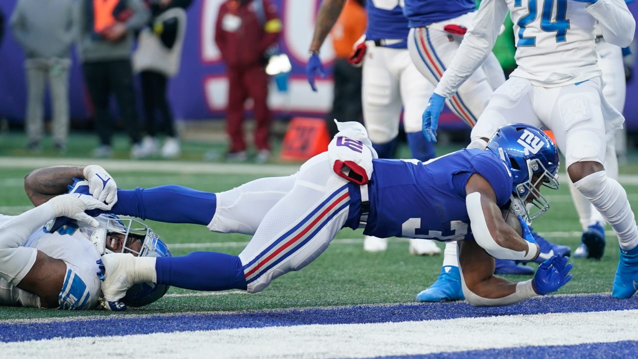 New York Giants running back Matt Breida punches in 3-yard TD