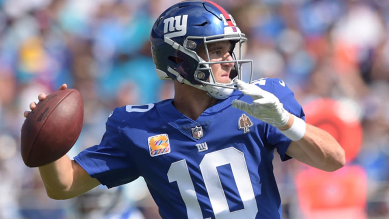 Eli Manning hits OBJ perfectly for 17 yards on post-corner route