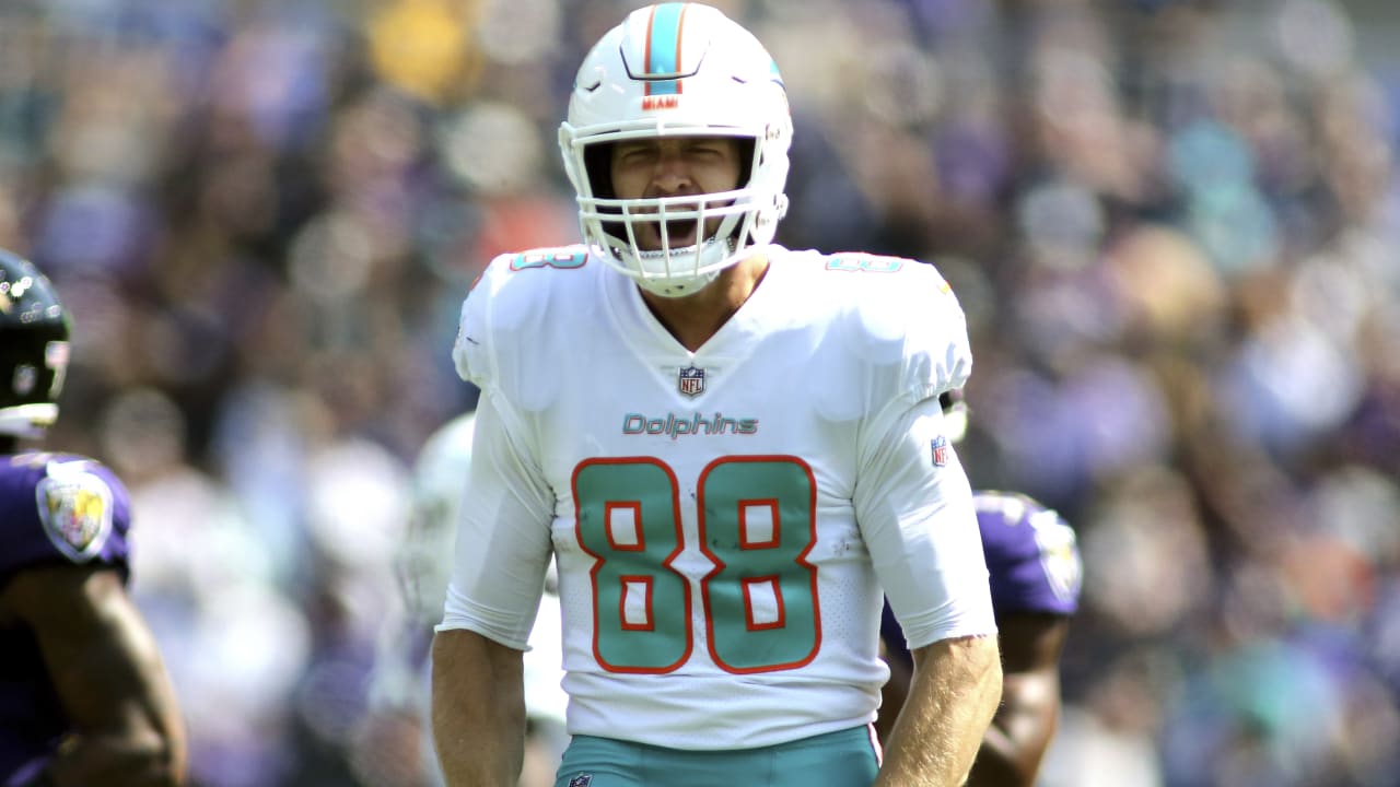 Can't-Miss Play: Miami Dolphins tight end Mike Gesicki flashes MASSIVE vertical on toe-tapping ...