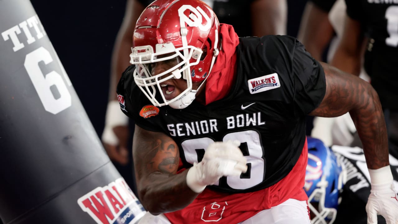 Oklahoma Sooners defensive lineman Perrion Winfrey swims by the left ...