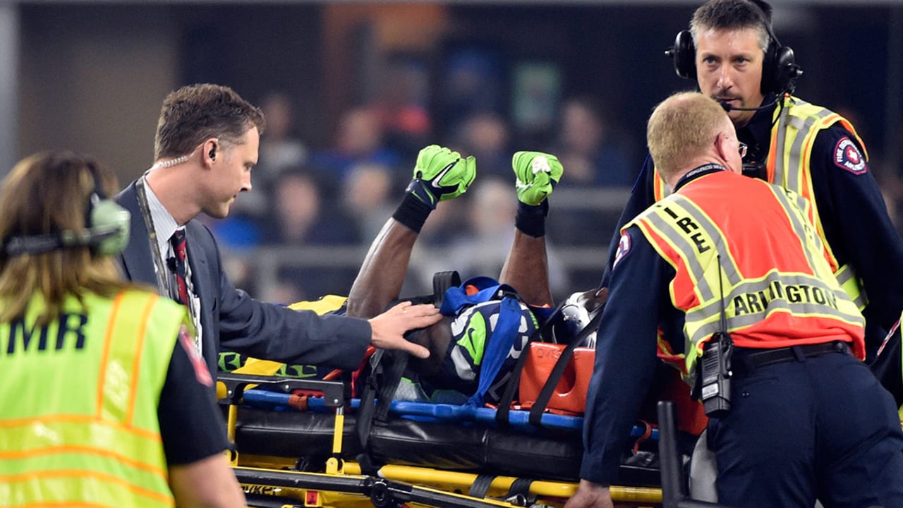 Seahawks WR Ricardo Lockette leaves on stretcher