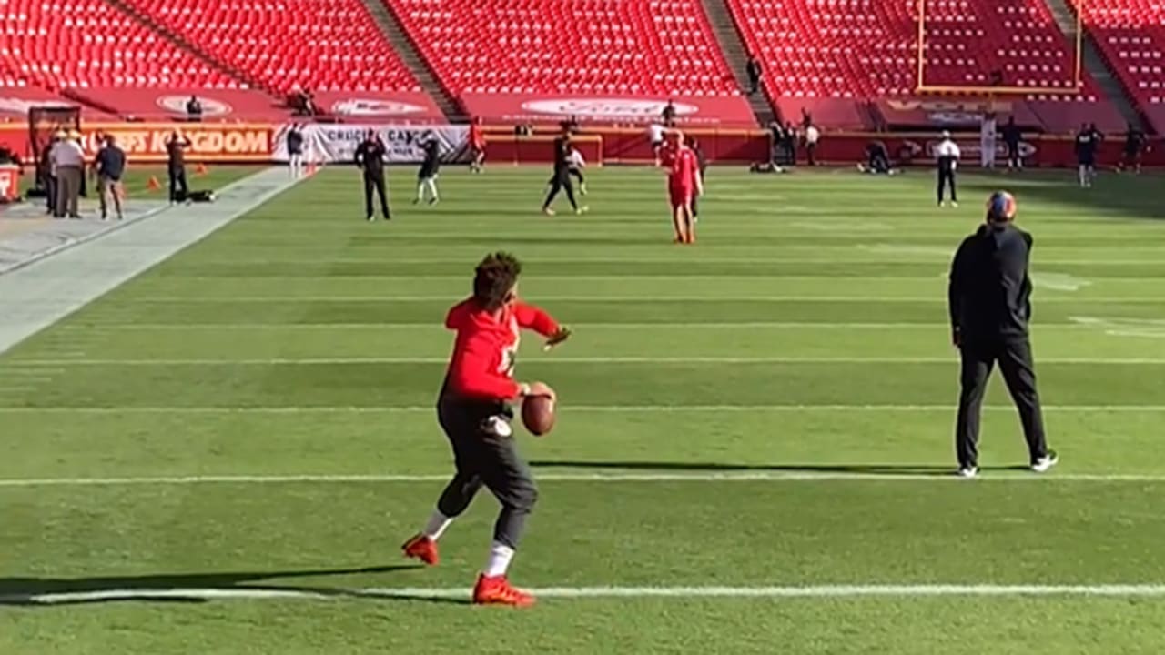 Kansas City Chiefs quarterback Patrick Mahomes shows off arm cannon ...