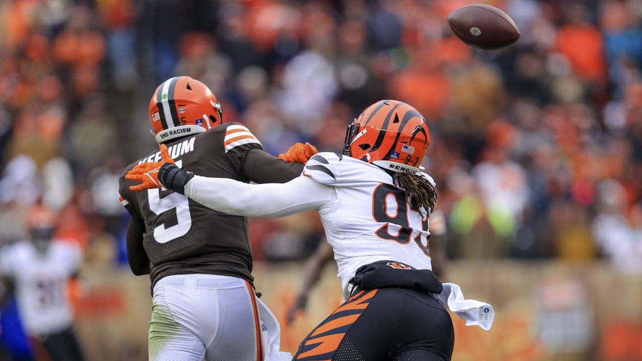 Can't-Miss Play: Cincinnati Bengals linebacker Wyatt Ray relentlessly ...