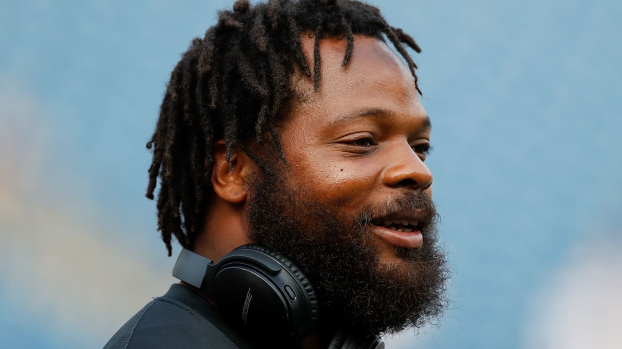 Prosecutors dismiss felony charge against Michael Bennett