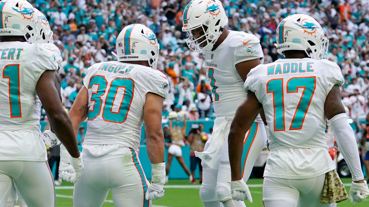 Miami Dolphins fullback Alec Ingold takes quarterback Tua Tagovailoa's ...
