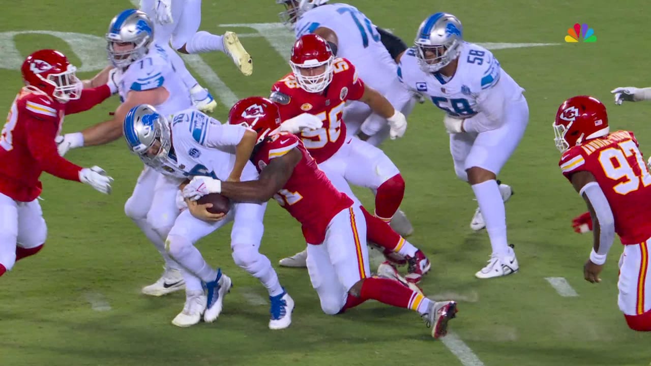 Kansas City Chiefs defensive end Mike Danna corrals Detroit Lions ...