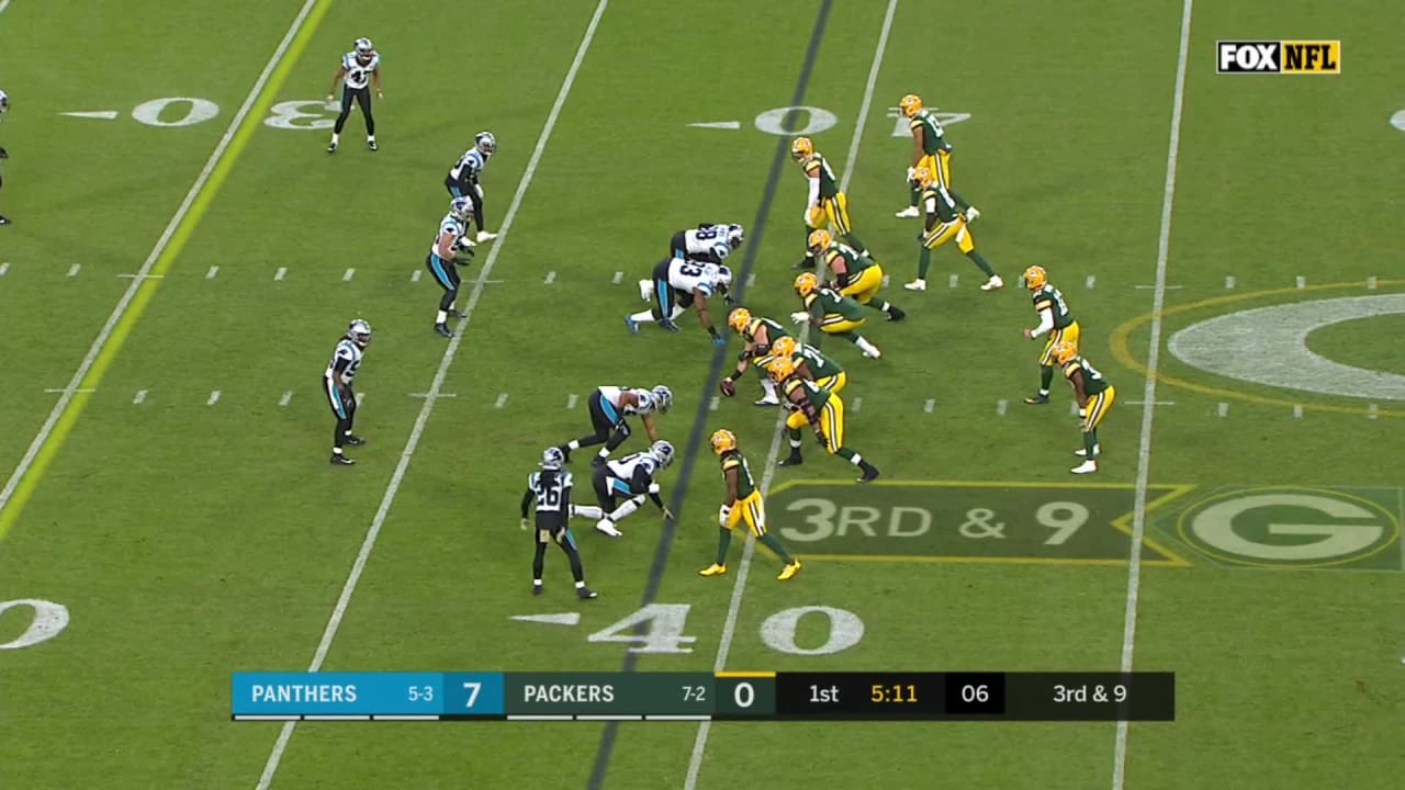 Aaron Rodgers' improvisational throw hits Lazard for big third-down pickup