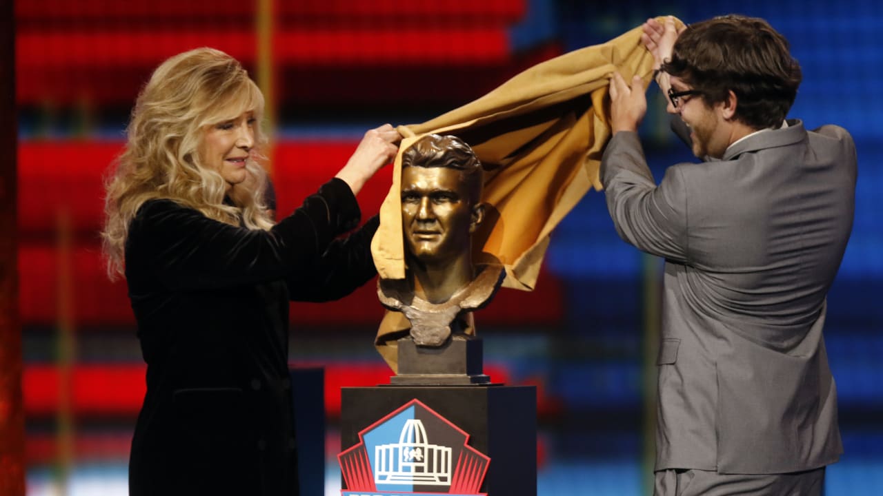 Mac Speedie enshrined as member of Pro Football Hall of Fame