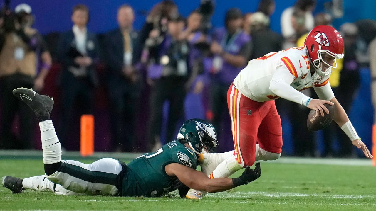 Kansas City Chiefs quarterback Patrick Mahomes re-aggravates injured ...