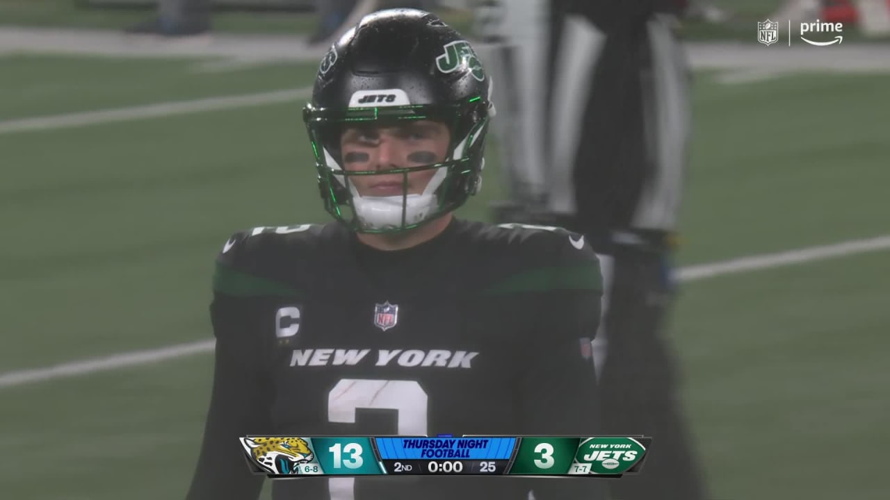 New York Jets quarterback Zach Wilson greeted with a chorus of boos ...
