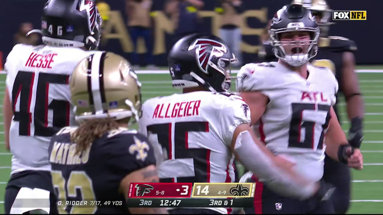 Atlanta Falcons running back Tyler Allgeier punches in 5-yard rush TD
