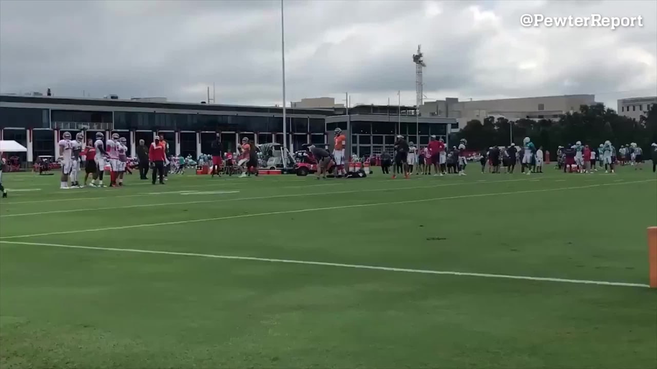 Tampa Bay Buccaneers wide receiver Chris Godwin makes insane one-handed ...