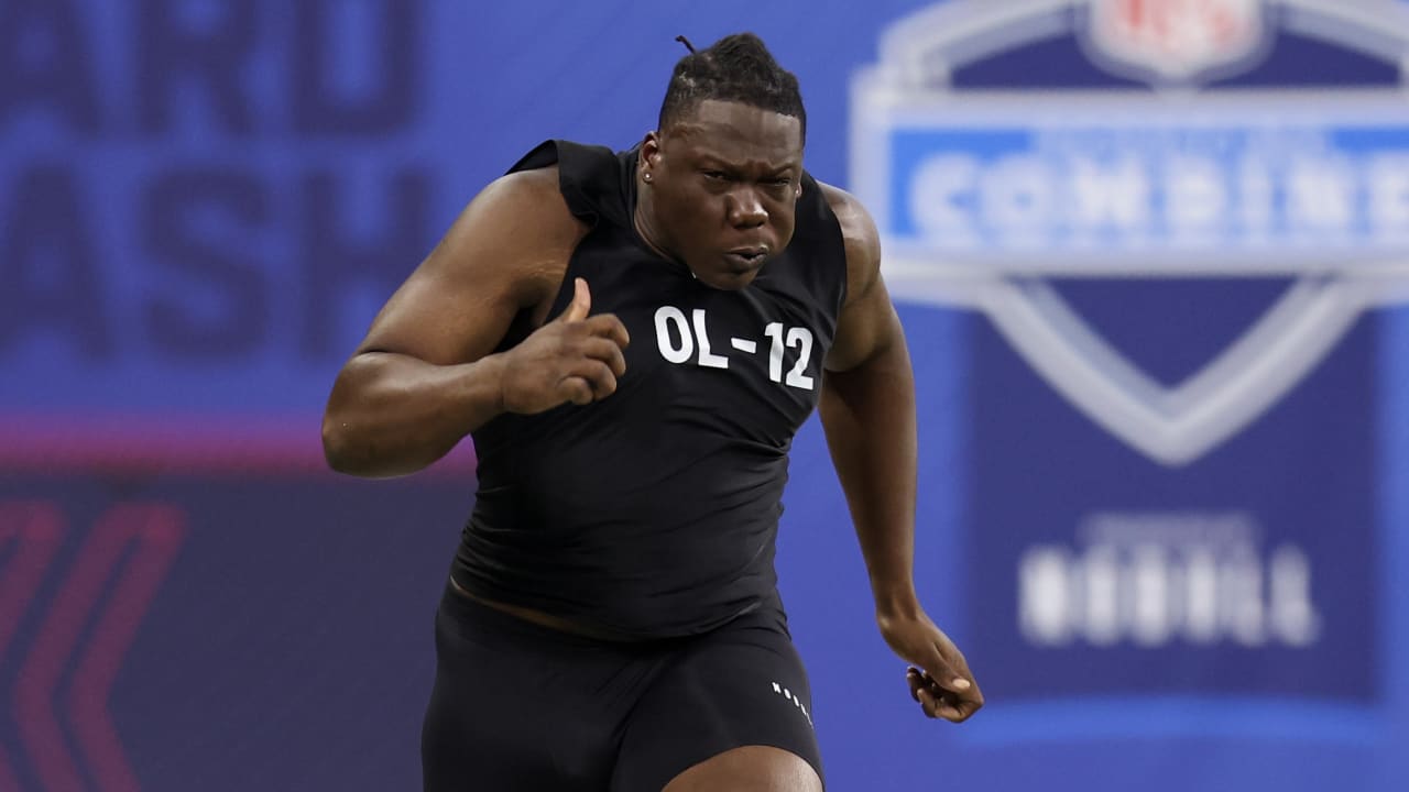 Offensive tackle Braeden Daniels runs official 4.99-second 40-yard dash ...