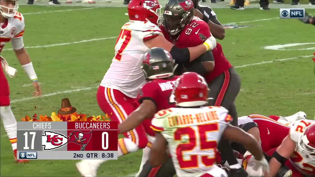 Tampa Bay Buccaneers outside linebacker Shaq Barrett strip-sacks ...