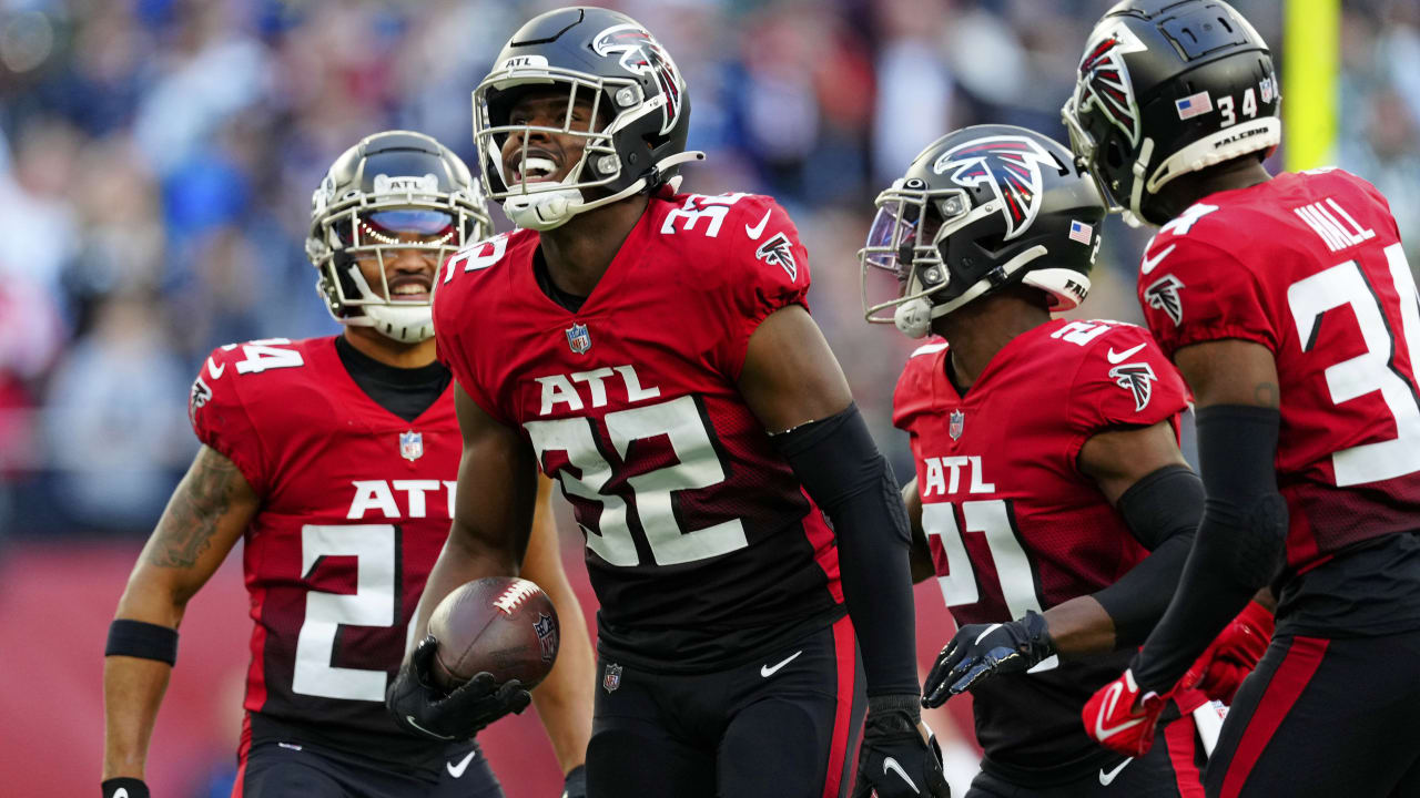 Atlanta Falcons safety Jaylinn Hawkins comes out of nowhere for diving ...