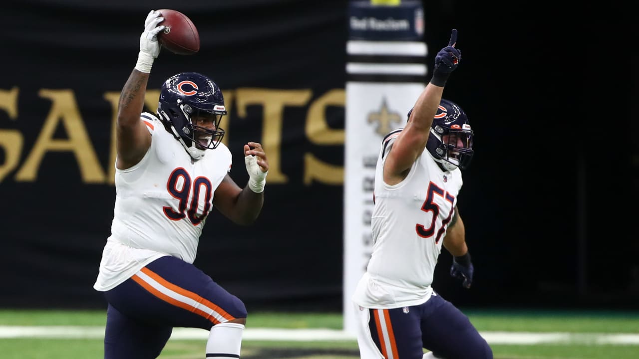 333-pound Chicago Bears tackle John Jenkins shows hands plucking ...