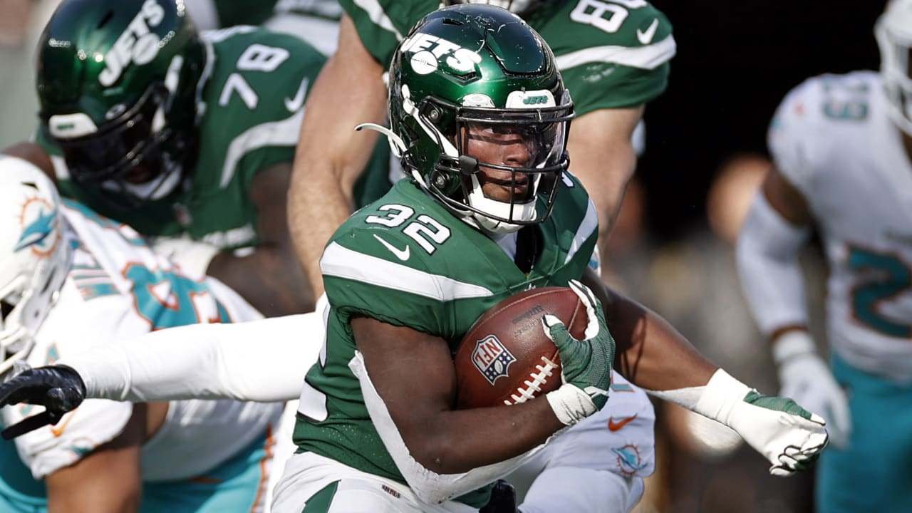 New York Jets running back Michael Carter nearly goes the distance on ...