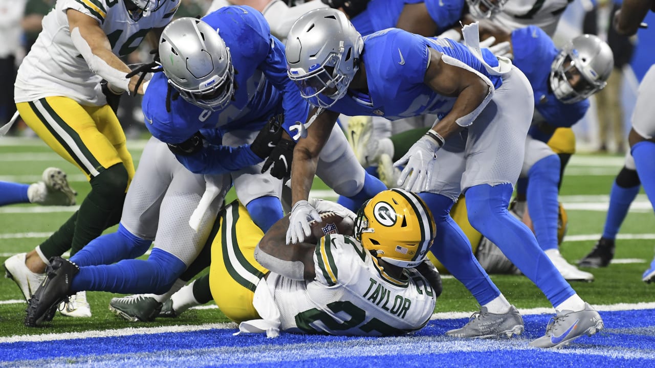 Green Bay Packers running back Patrick Taylor plows through goal line ...