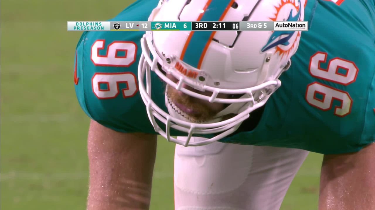 Las Vegas Raiders tight end Jesper Horsted twists in mid-air for 3rd ...