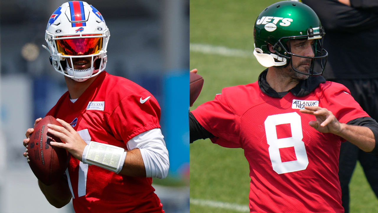 NFL Fans Angry At Aaron Rodgers For “Extremely Offensive” And ...