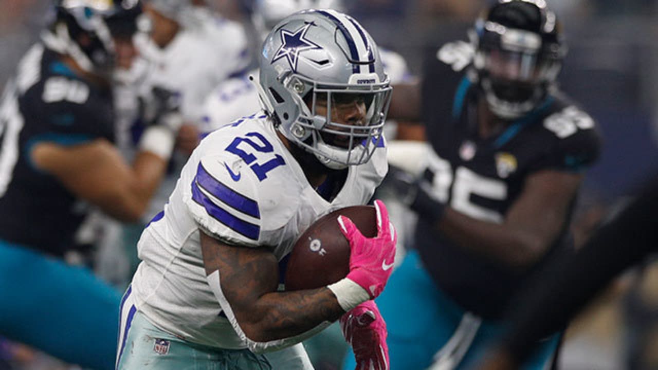 Zeke dashes down the field for a 20-yard gain