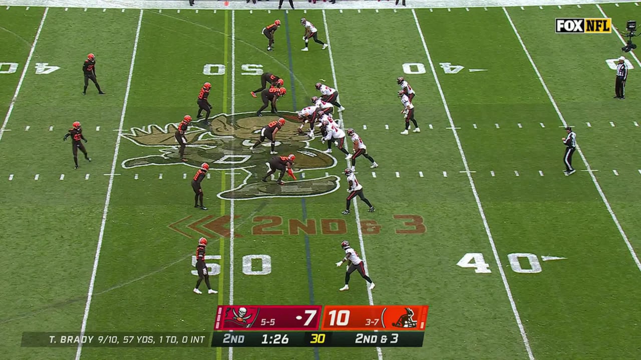 Tampa Bay Buccaneers quarterback Tom Brady navigates 23-yard toss to ...