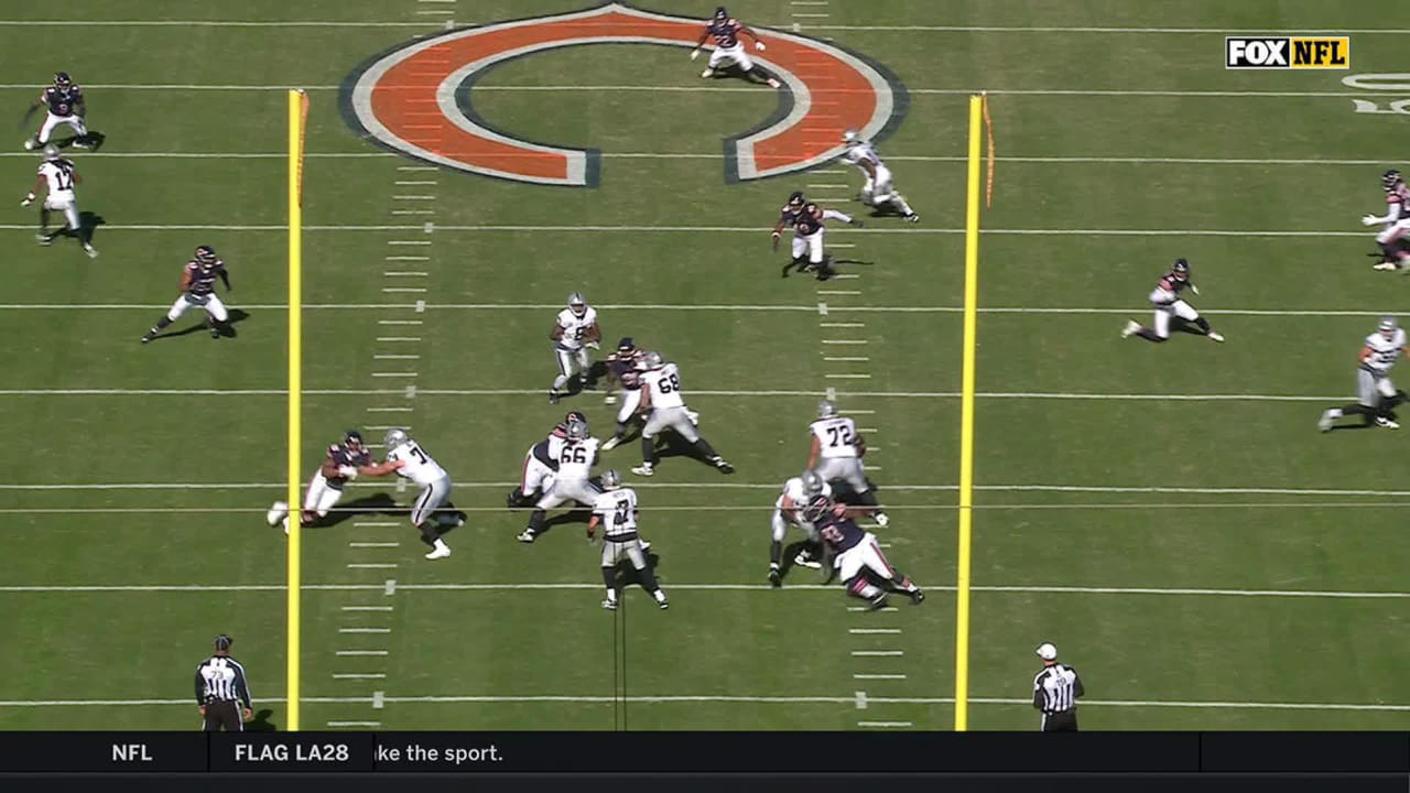 Chicago Bears linebacker Tremaine Edmunds makes a diving INT off of Las ...