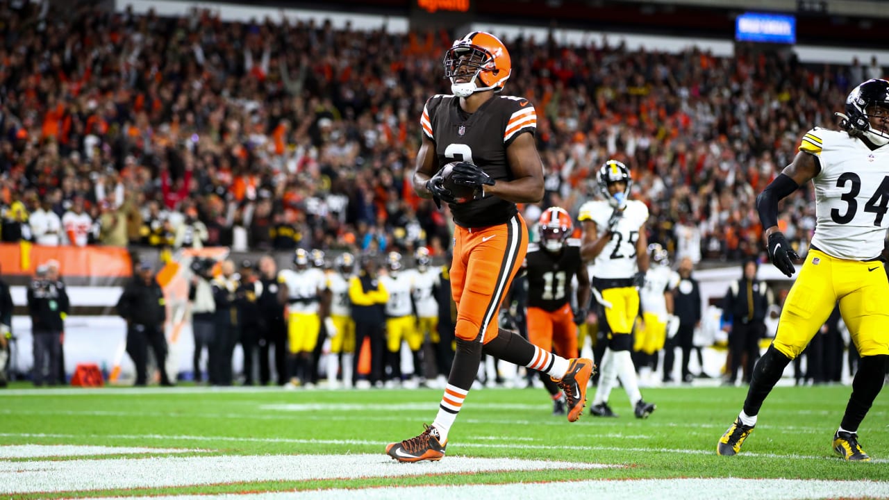 Cleveland Browns quarterback Jacoby Brissett's quick 11-yard TD pass to wide receiver Amari ...