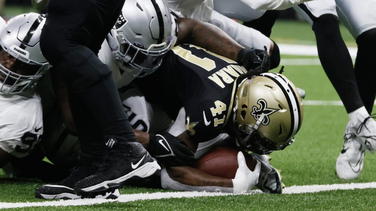New Orleans Saints running back Alvin Kamara powers past goal line for ...