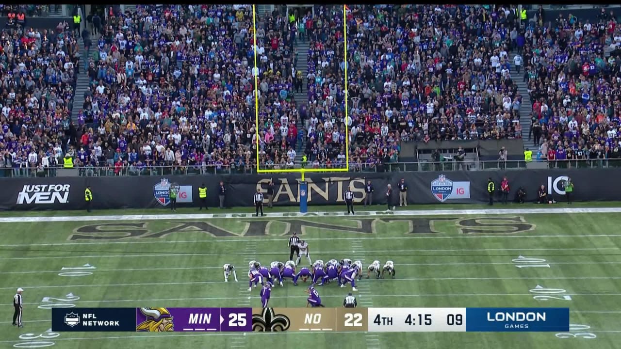 Minnesota Vikings kicker Greg Joseph extra point sails to the right