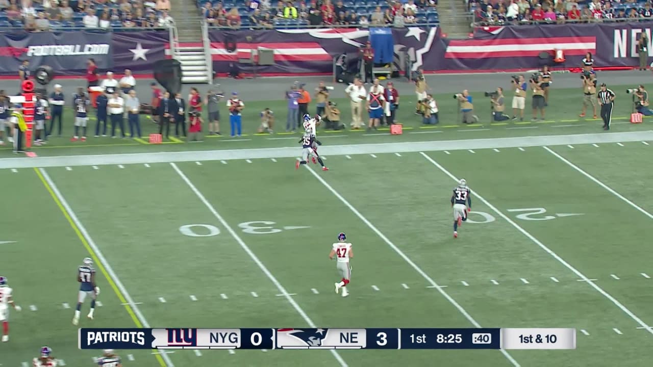 Daniel Jones to Golden Tate results in over-the-head catch for 23 yards