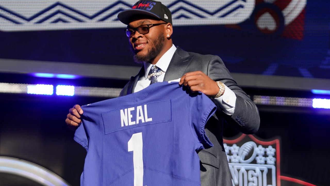 New York Giants select Alabama Crimson Tide offensive tackle Evan Neal ...