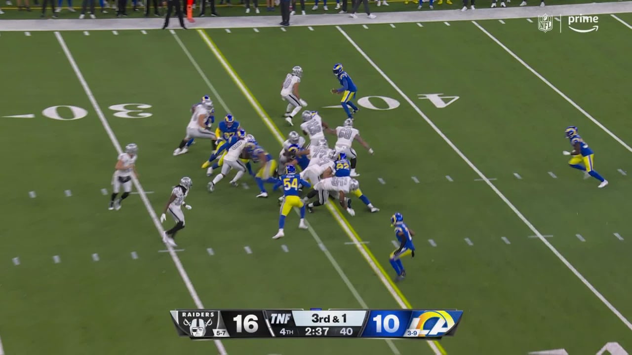 Los Angeles Rams linebacker Bobby Wagner bursts through offense for ...