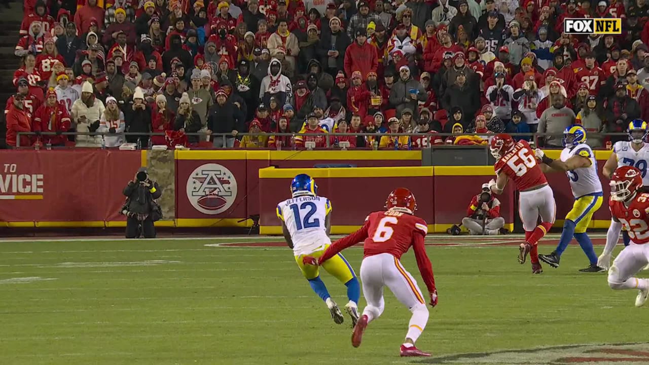 Los Angeles Rams quarterback Bryce Perkins rips a 16-yard throw to Rams ...