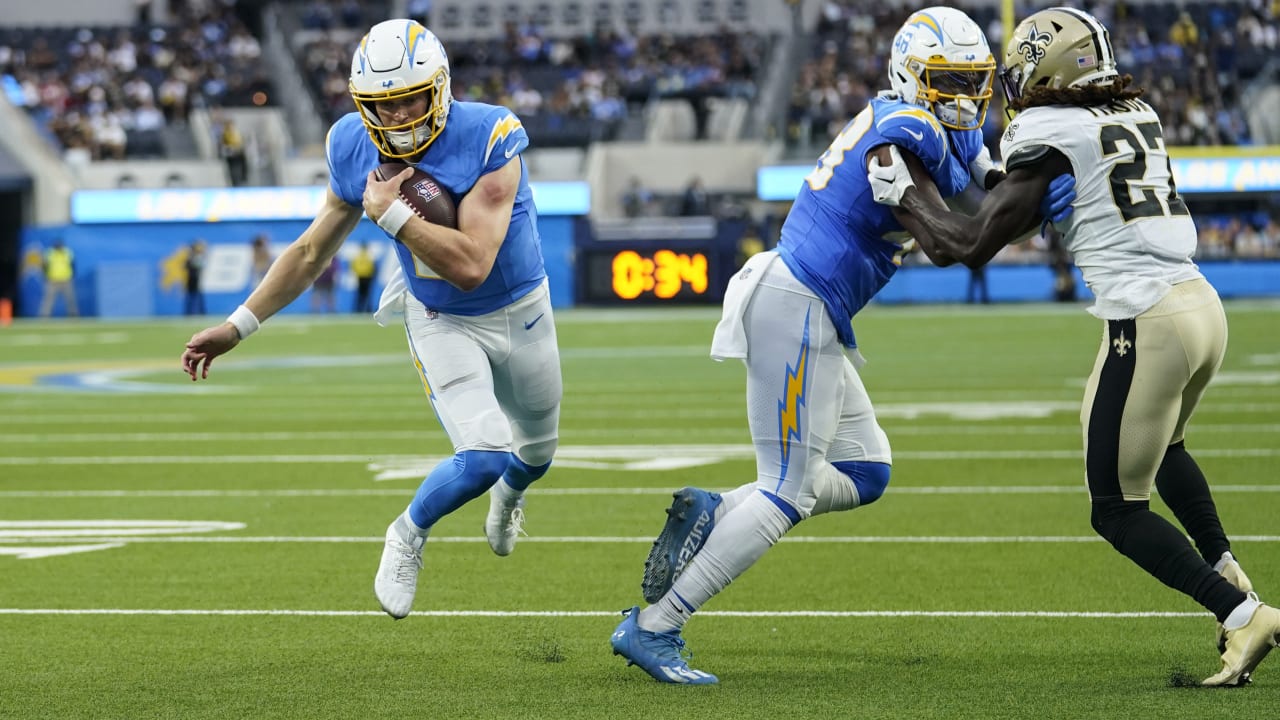 Los Angeles Chargers quarterback Easton Stick keeps it for untouched TD ...