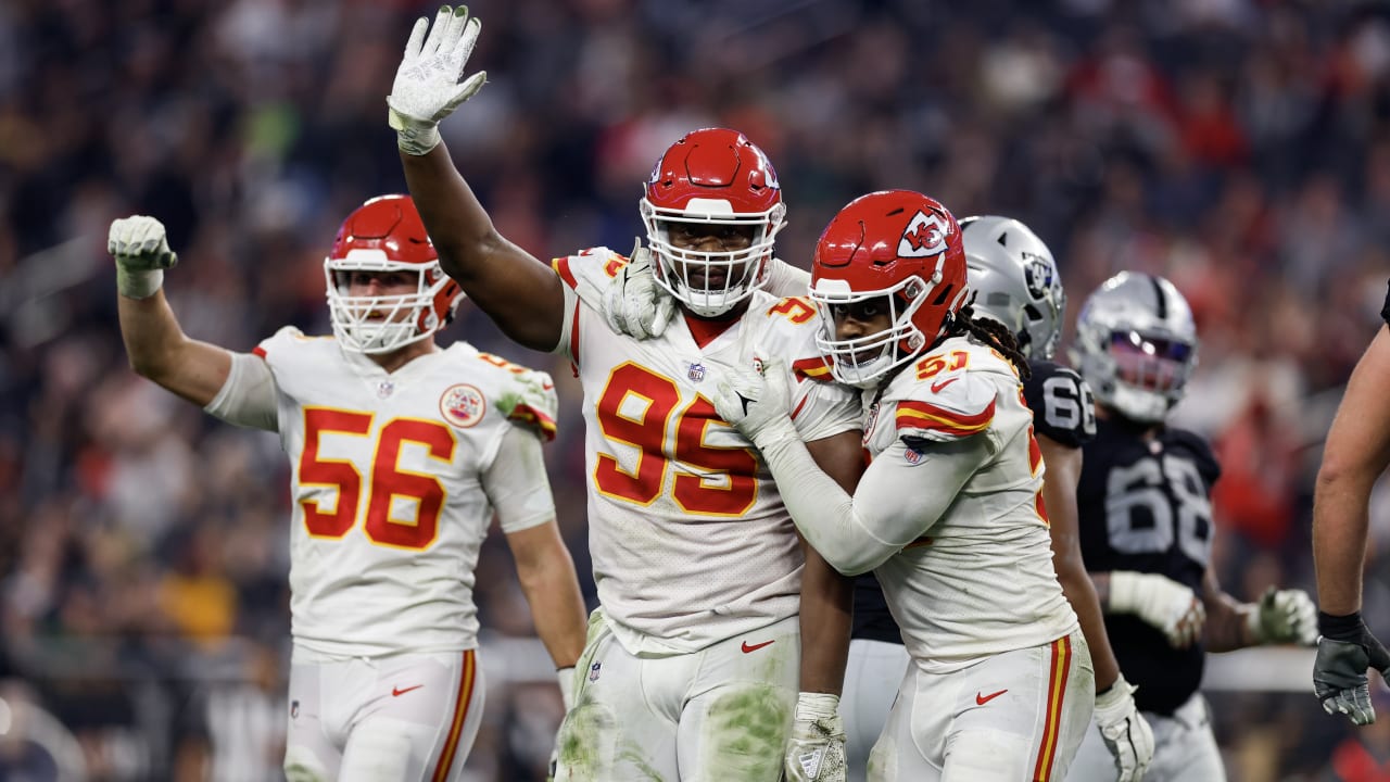 Kansas City Chiefs defensive end Chris Jones lassos Las Vegas Raiders ...