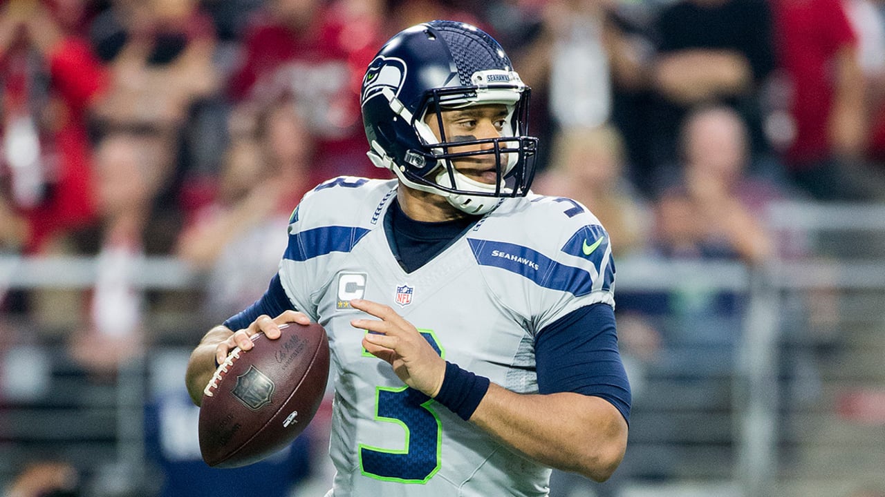 Russell Wilson: Big hands will help with freezing temps