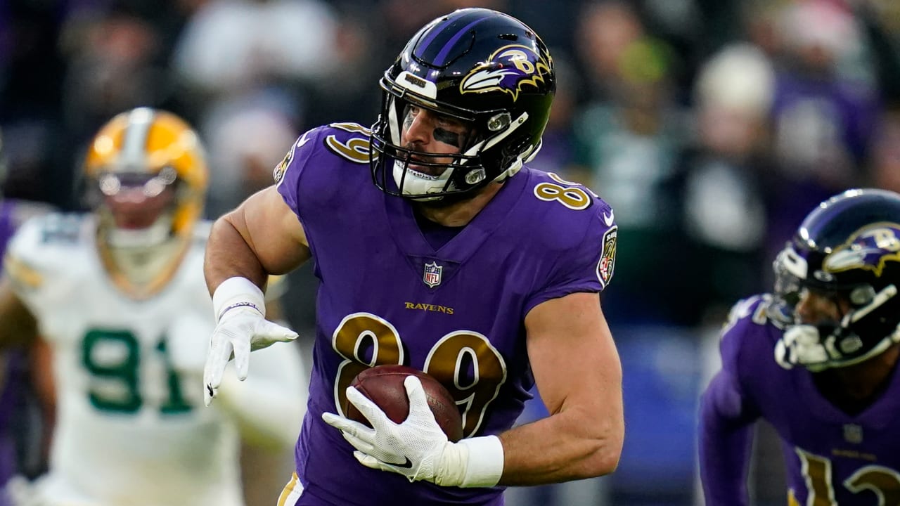 Baltimore Ravens tight end Mark Andrews shows his wheels off to Green ...