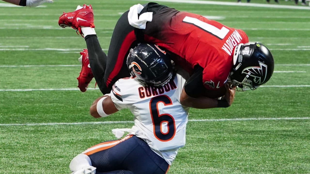 Atlanta Falcons quarterback Marcus Mariota dives into end zone on ...