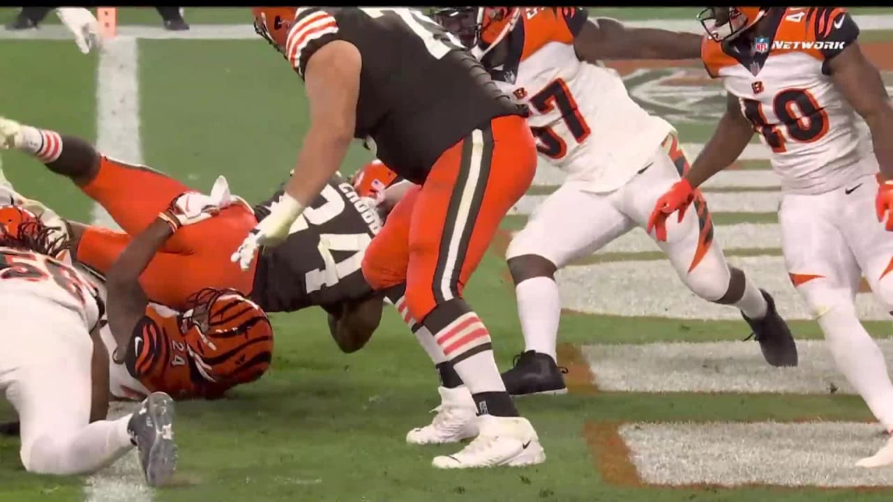 Cleveland Browns running back Nick Chubb unleashes duo of jump-cuts to ...