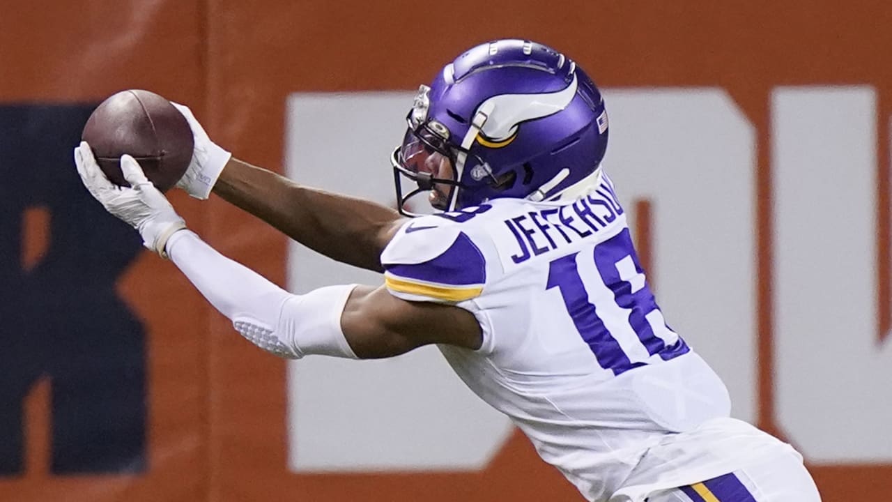 Minnesota Vikings wide receiver Justin Jefferson jets through Chicago ...