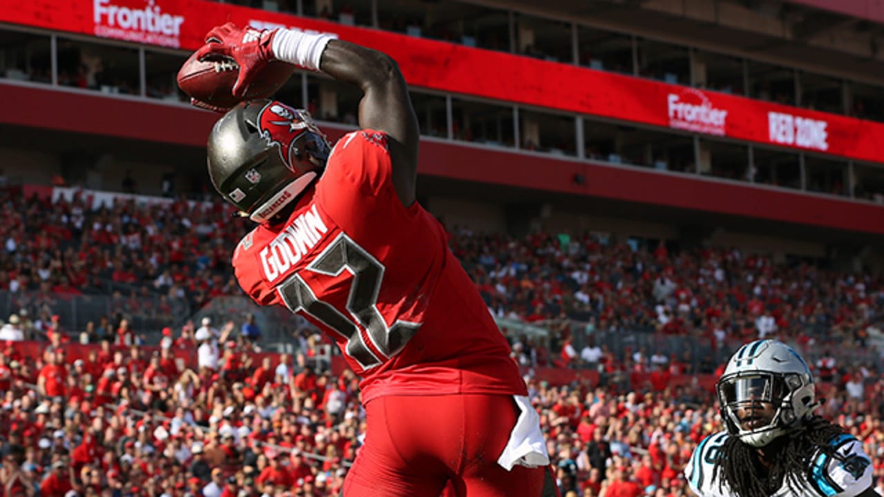 Winston throws high-point pass to Godwin for TD