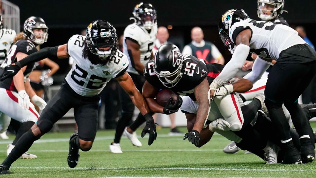 Atlanta Falcons running back Tyler Allgeier plows forward for Falcons ...