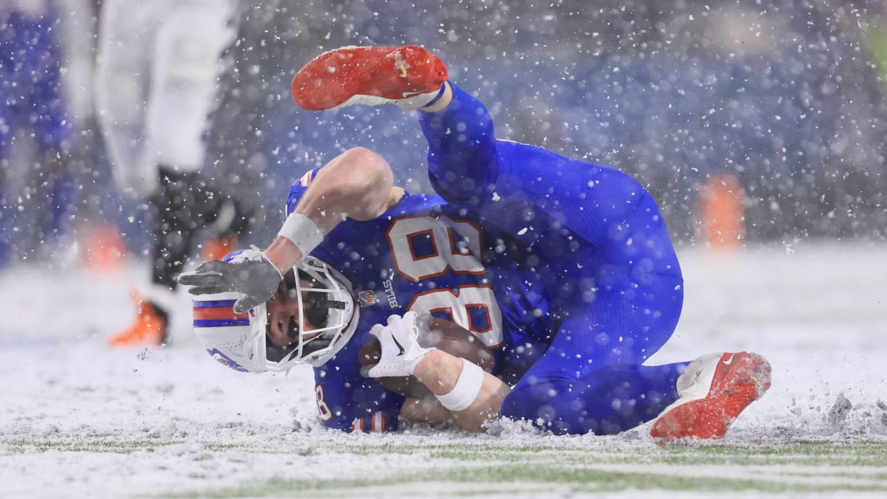 Buffalo Bills quarterback Josh Allen's 32-yard completion to tight end ...