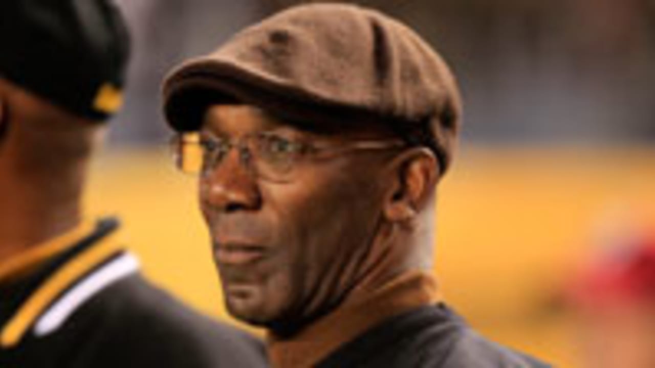 Michael Strahan named to Black College Football Hall of Fame