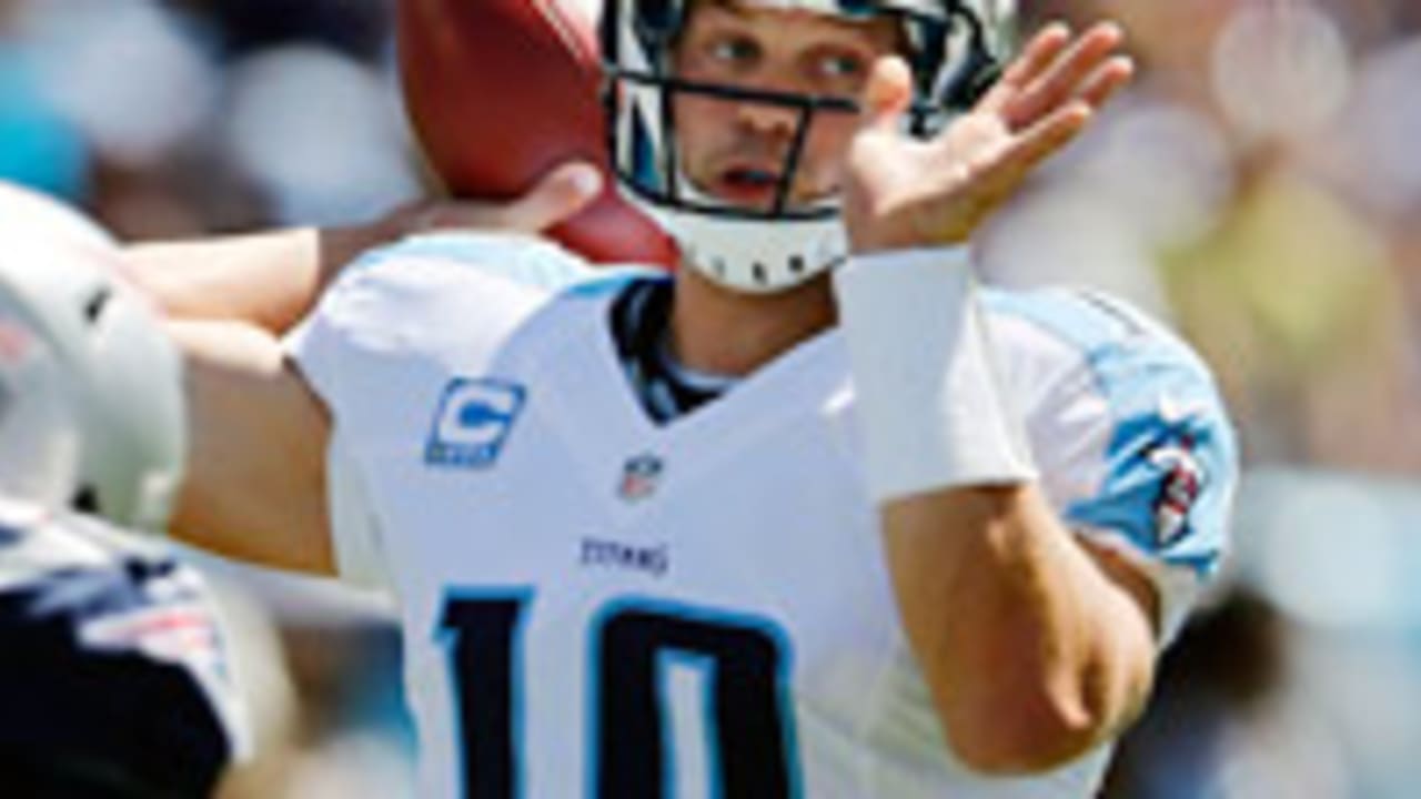 Tennessee Titans' Jake Locker suffers shoulder injury
