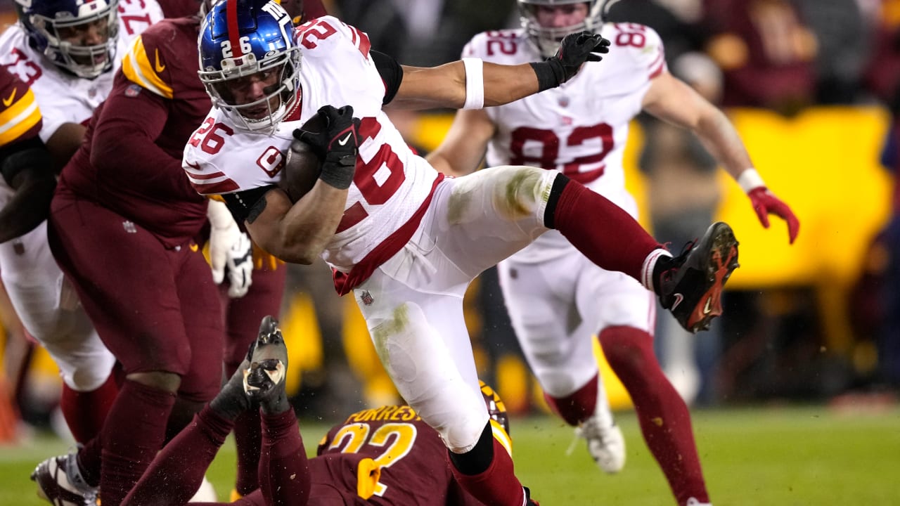 New York Giants running back Saquon Barkley's slick swim move creates a ...