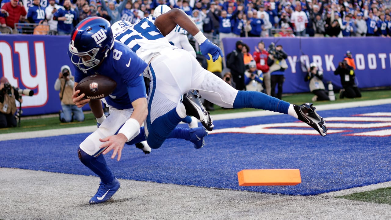 New York Giants quarterback Daniel Jones' crosses the pylon for second ...