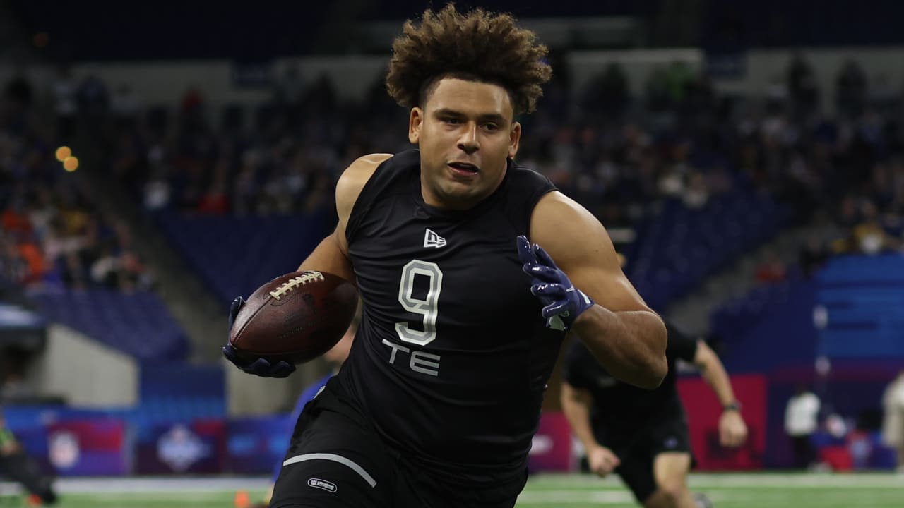 Tight end Connor Heyward showcases hands in gauntlet drill | 2022 combine
