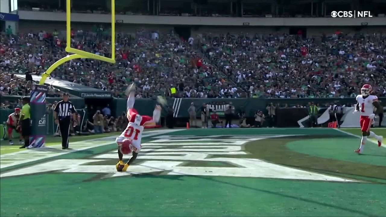 Kansas City Chiefs quarterback Patrick Mahomes lasers 12-yard TD pass to wide receiver Tyreek Hill